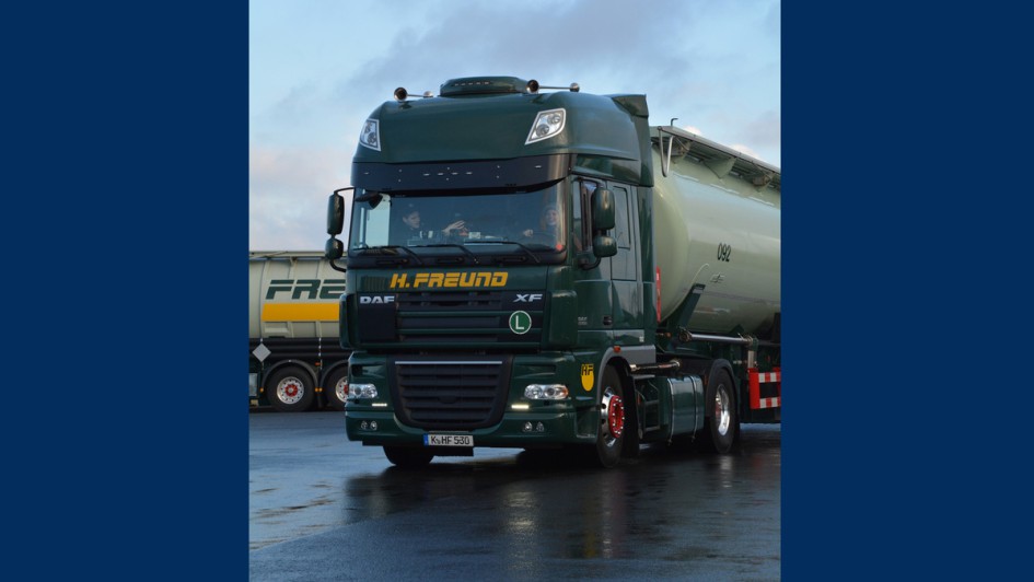 YouTuberin Joyce Ilg besucht Spedition Freund